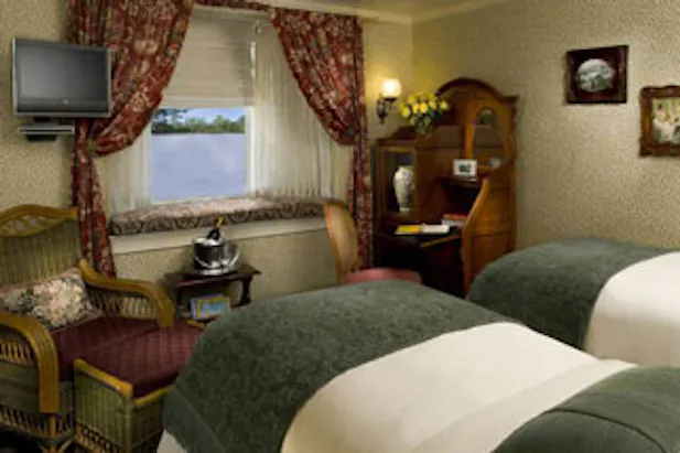 American Queen 830 Rooms - Cabins, Staterooms & Suites (With Photos)
