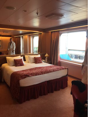 Carnival Splendor Cabins & Staterooms - Cruiseline.com