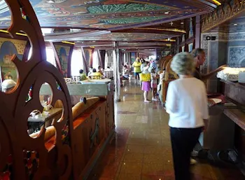 Queen Elizabeth Dining: Restaurants and Food - Cruiseline.com