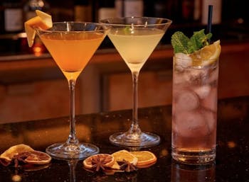 Bar Venues onboard the Queen Anne - Cruiseline.com