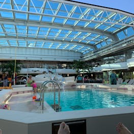 Pools onboard the Nieuw Statendam - Cruiseline.com
