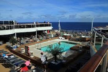 Pools onboard the Nieuw Statendam - Cruiseline.com